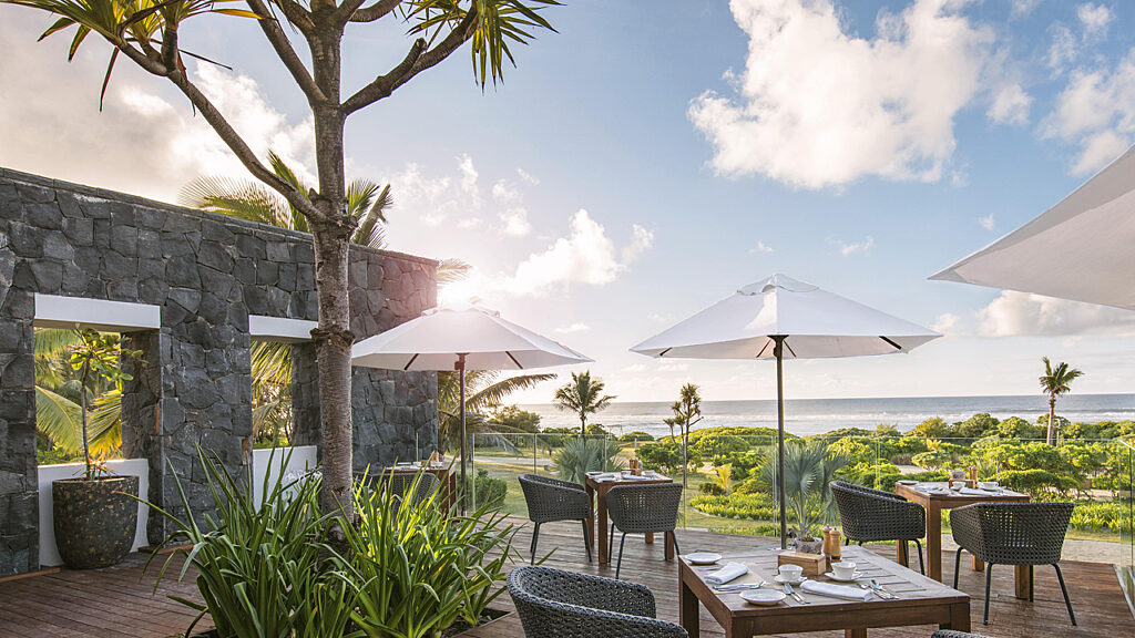 Moments - Cornèrcard | The new Constance Le Chaland on Mauritius