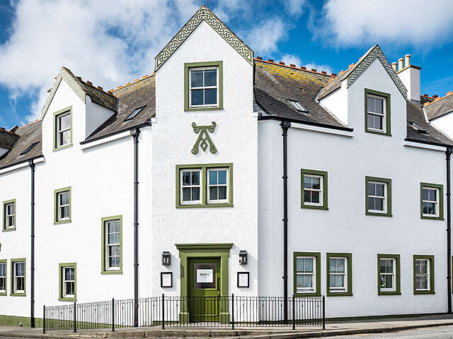 Moments - Cornèrcard | Wie das Ardbeg House schottisches Whisky-Erbe…